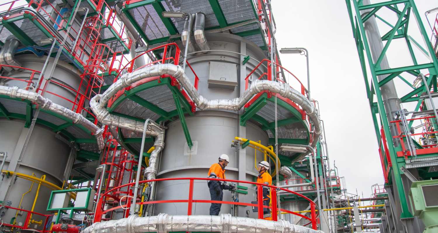 Repsol begins large-scale production of renewable fuels in Cartagena, the first plant of its ...